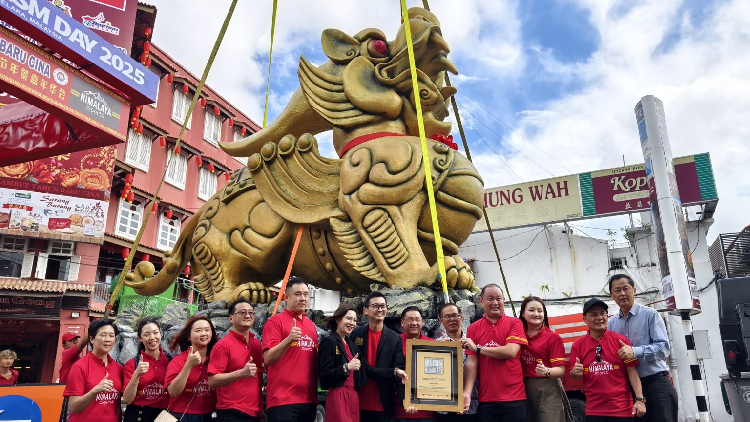 Himalaya Sports Achieves ASEAN Record for Largest Pixiu Statue - ASEAN ...