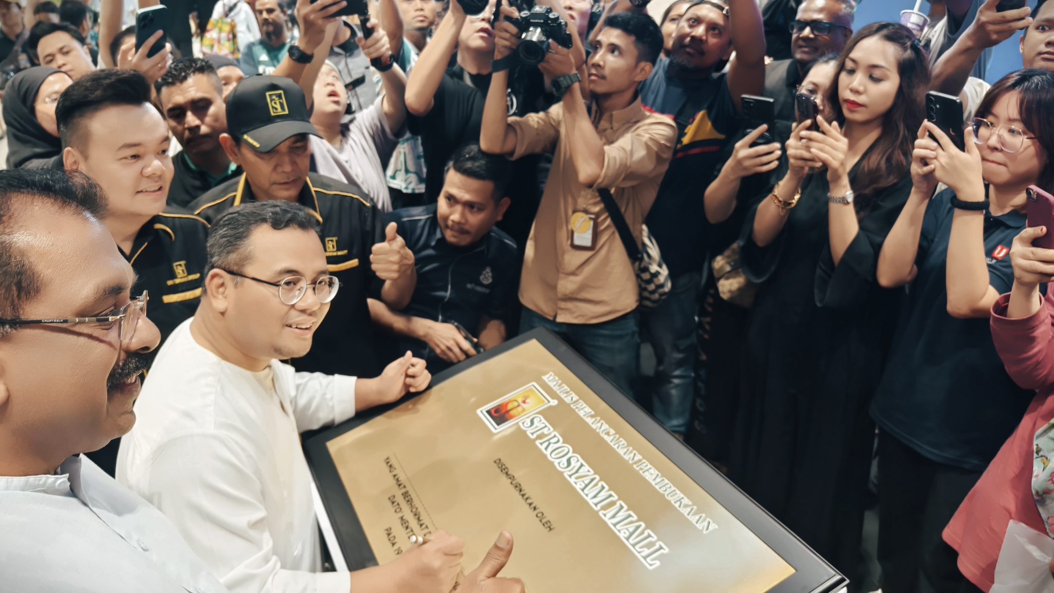 ST Rosyam Mart Achieves Prestigious ASEAN Records Recognition - ASEAN ...