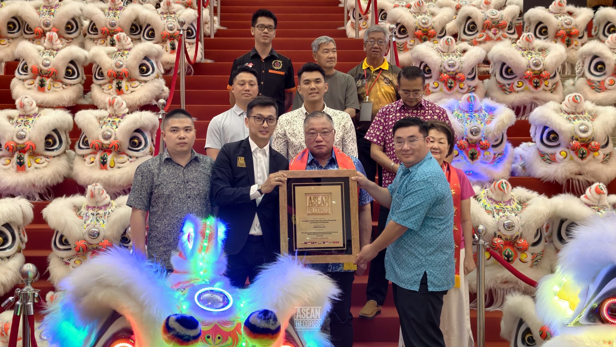 Persatuan Tarian Naga Dan Singa Zhong Wai Recognised by ASEAN Records ...