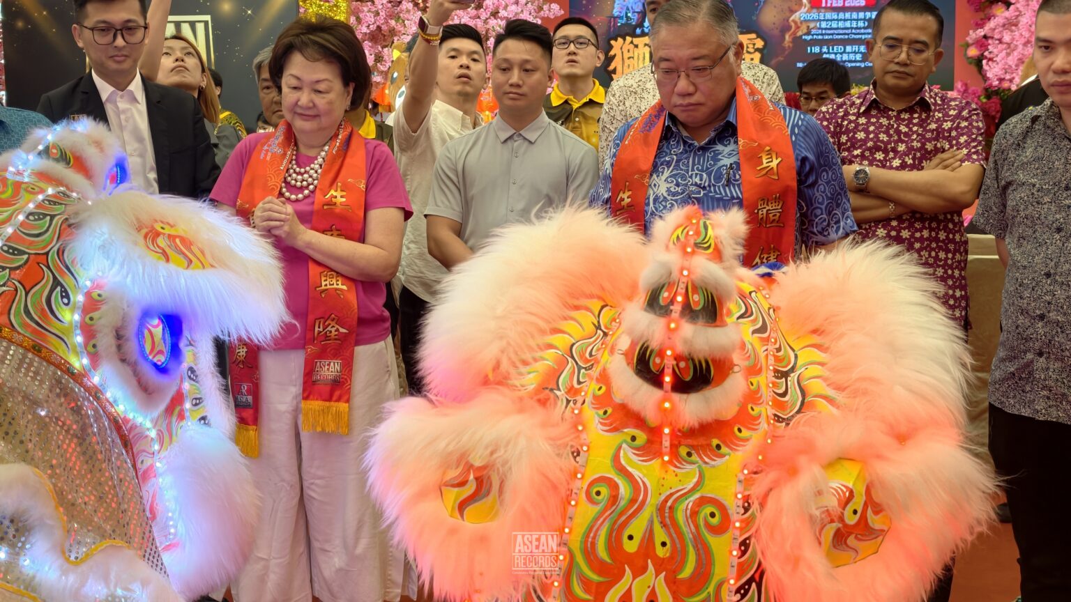 Persatuan Tarian Naga Dan Singa Zhong Wai Recognised by ASEAN Records ...