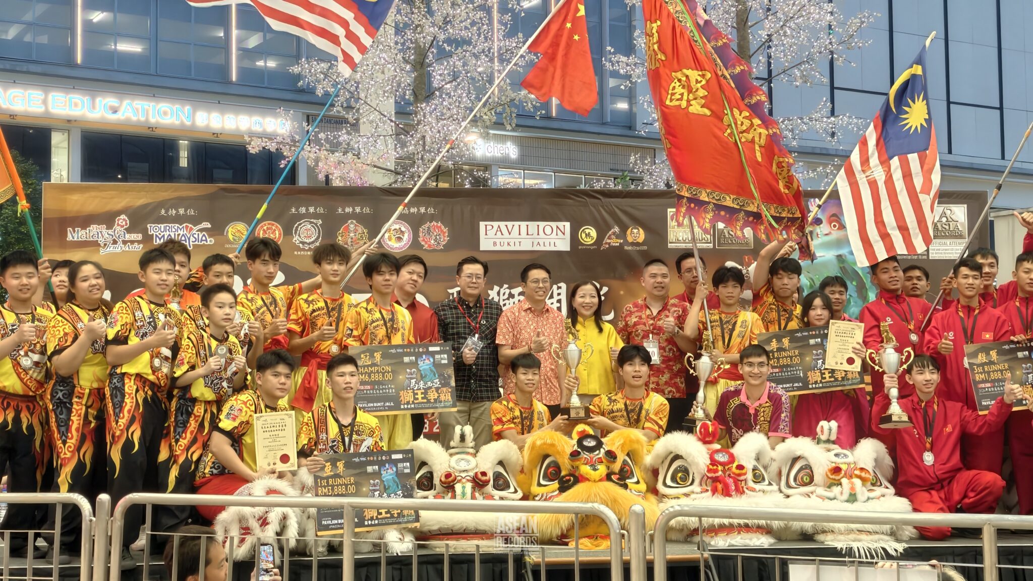 Persatuan Tarian Naga Dan Singa Zhong Wai Recognised by ASEAN Records ...